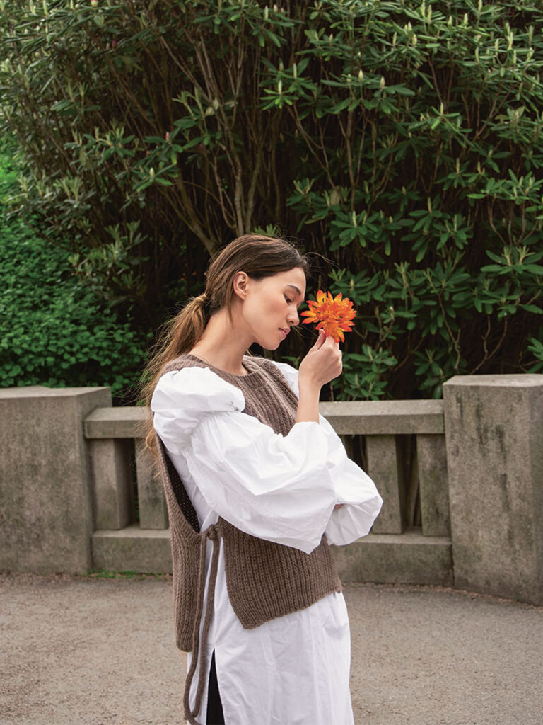 Sandnes Garn I HELLE Slipover (2210-7) – Wolle & Staune